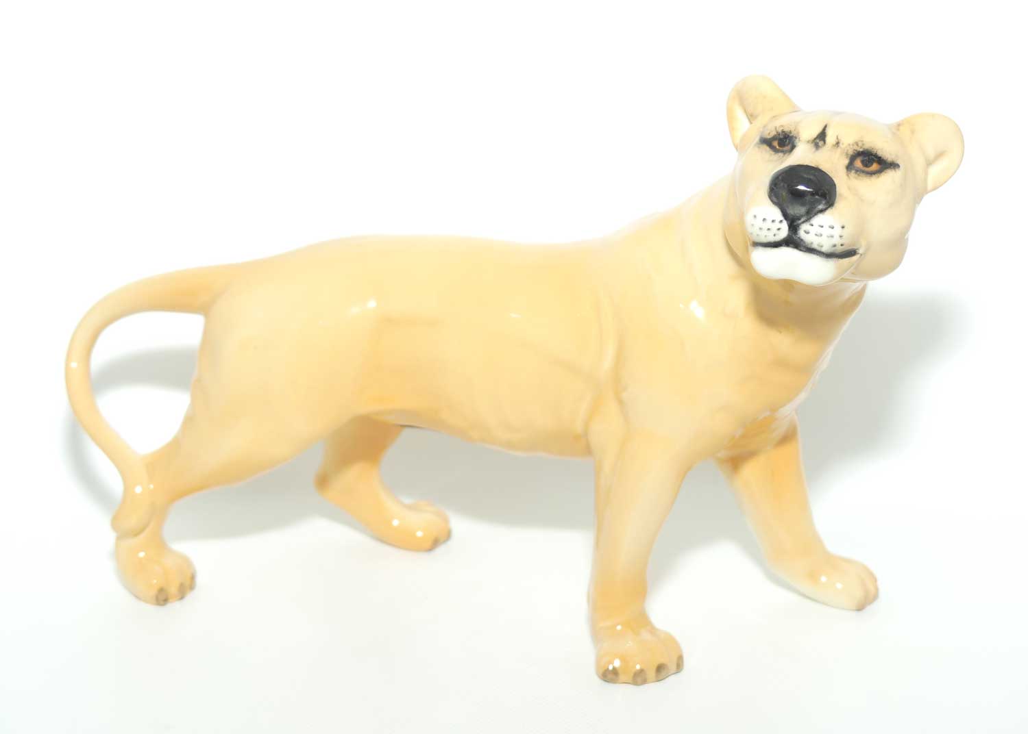 #2097 Beswick Lioness | Facing Right | Designer: Graham Tongue c.1967 ...